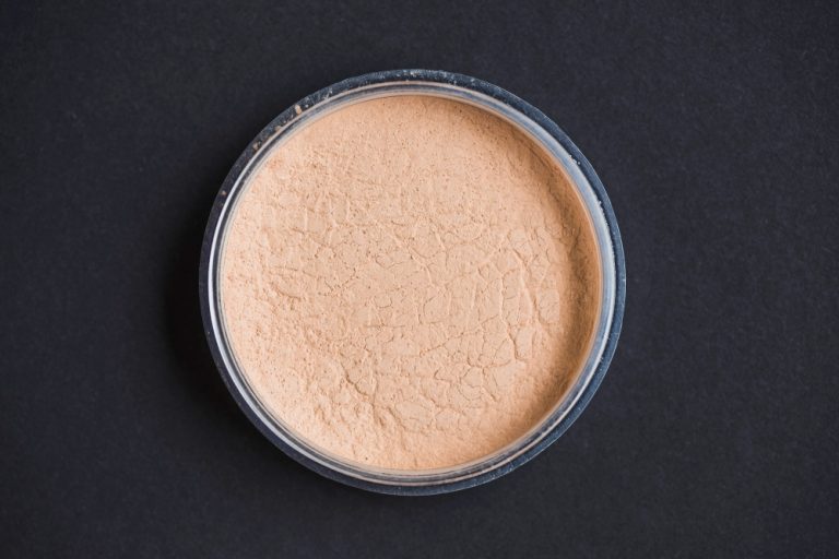 Perbedaan Loose Powder dan Compact Powder